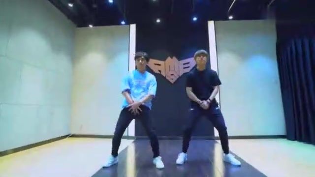 任嘉伦韩宇舞蹈版《稻香》,动作酷帅,不过最后那一下是认真的吗