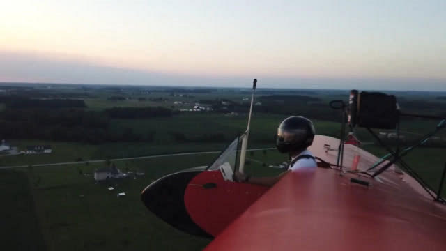 小伙自制飞行器,上天的样子别提有多酷,大爱无疑了