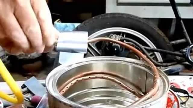 小伙自制这个工具,专门清洗复杂的发动机化油器,比买的还实用