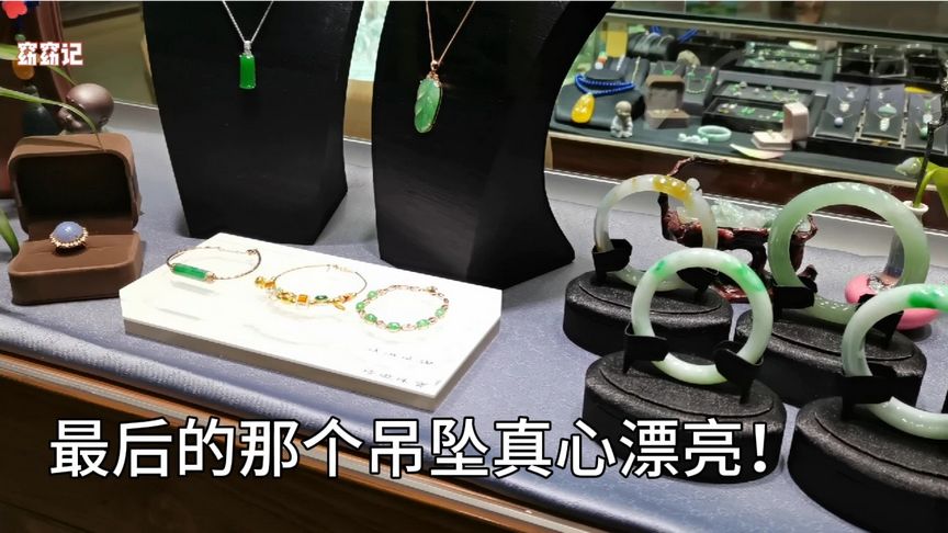 粉丝朋友说我们最实诚,年底了委托我帮他找两条翡翠手镯,漂亮吗