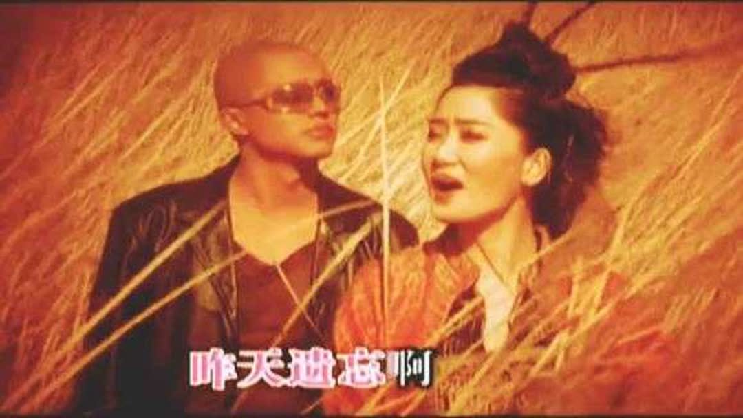 凤凰传奇演唱《月亮之上》