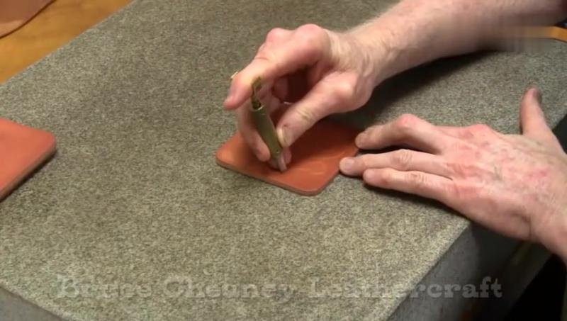 皮革上如何能刻上字,大神亲自动手演示给你看