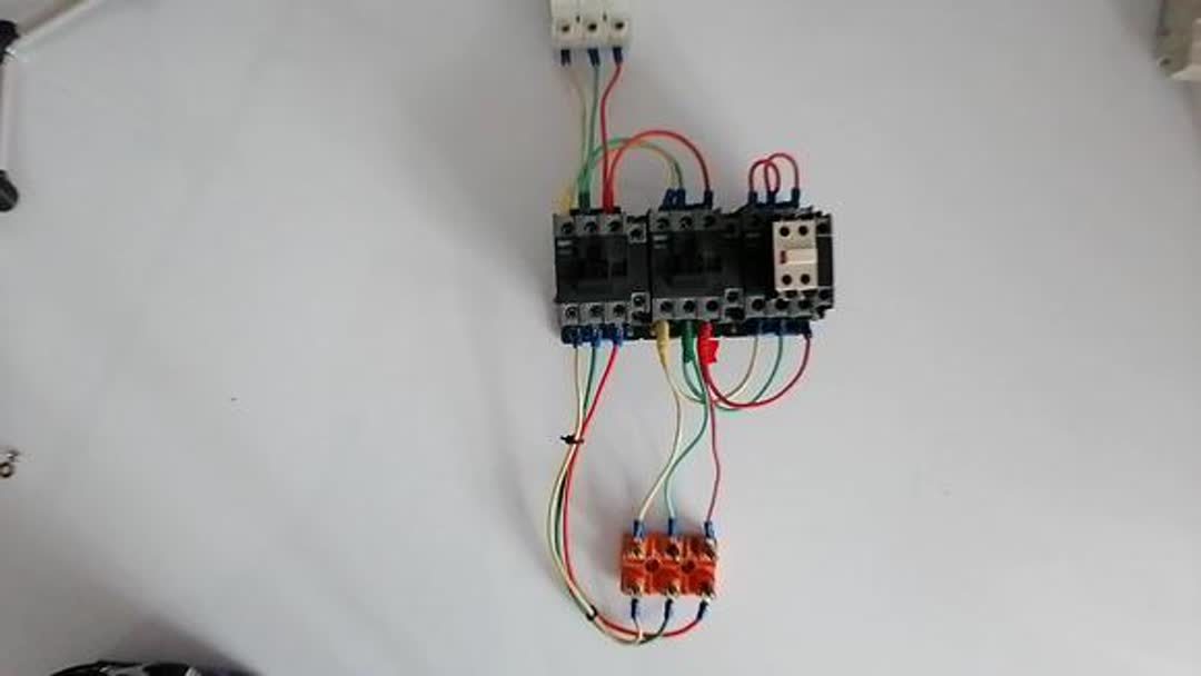 星三角降压启动过程,看老电工怎么分析