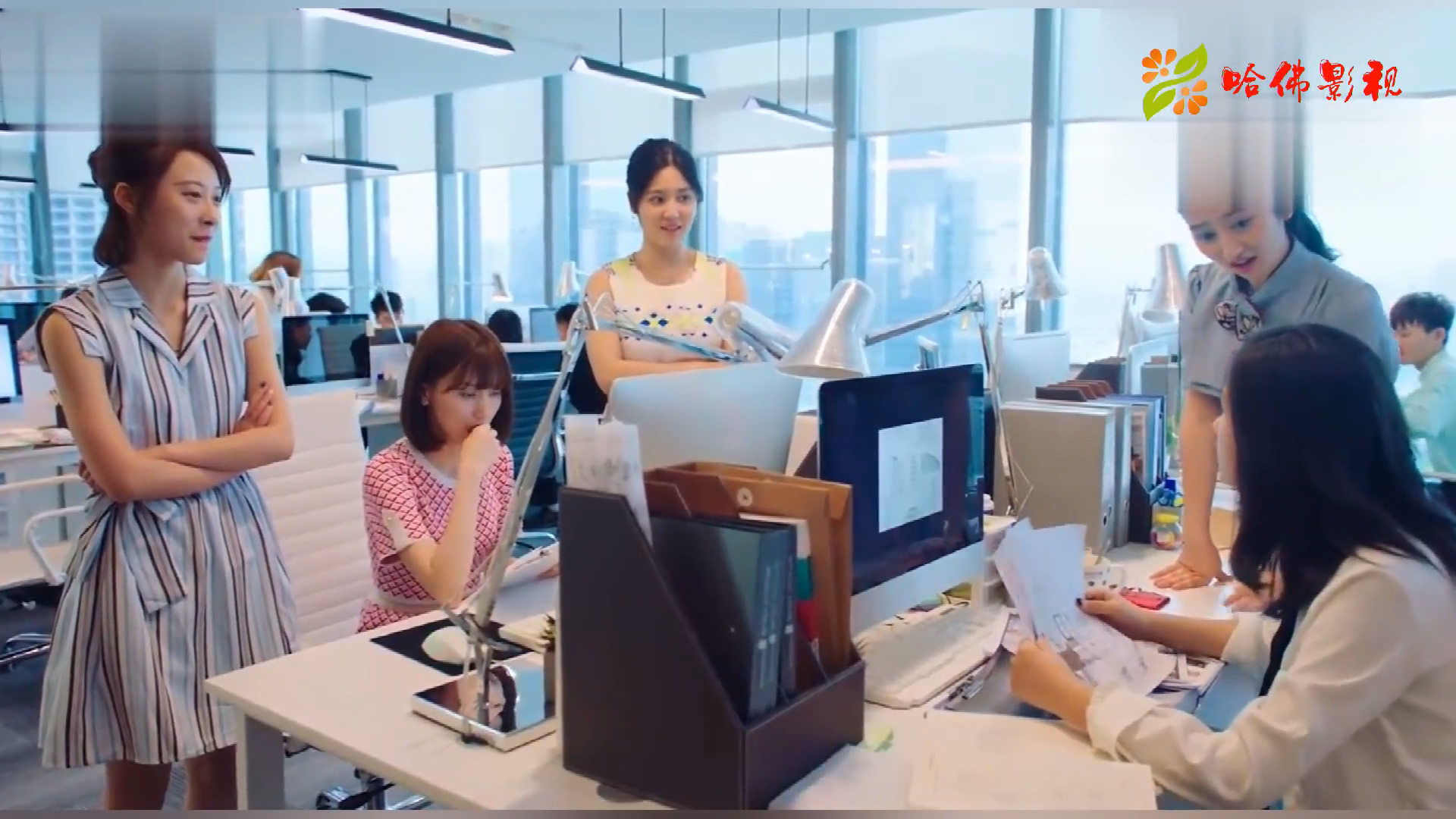 霸道总裁一眼相中美女,直接将美女招进公司,来个办公室养成计划