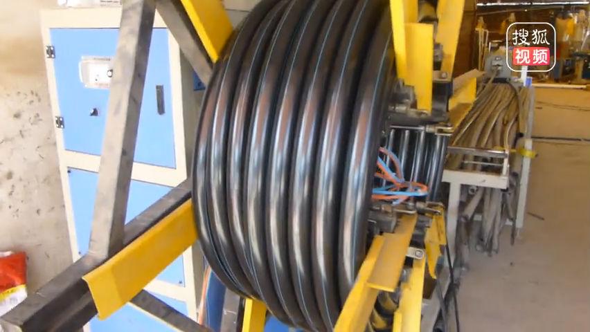 PE管生产视频 PE三层复合设备