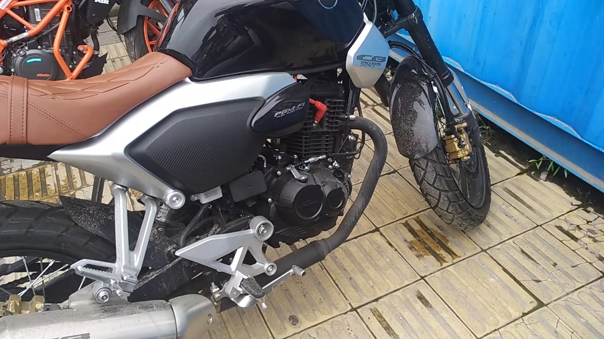 五羊本田首款复古挚道CB190,通勤兼摩旅