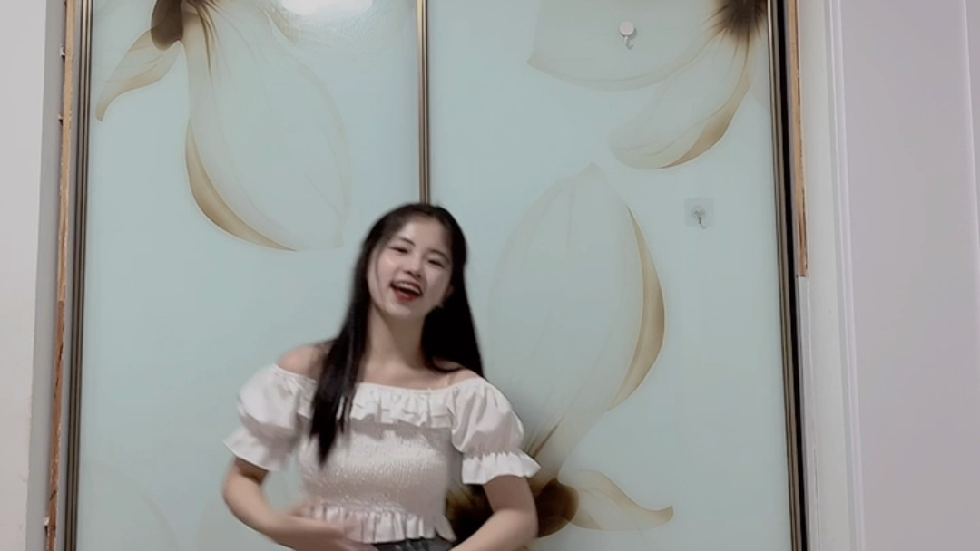 【翻跳】林娜琏-Pop 有瘦一点嘛 手:我真的跟不上 努力做手势舞了