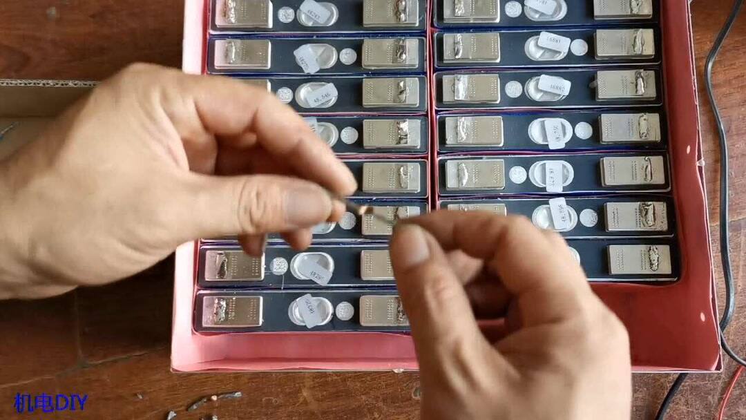 焊接电动车60伏48安时锂电池中间连线