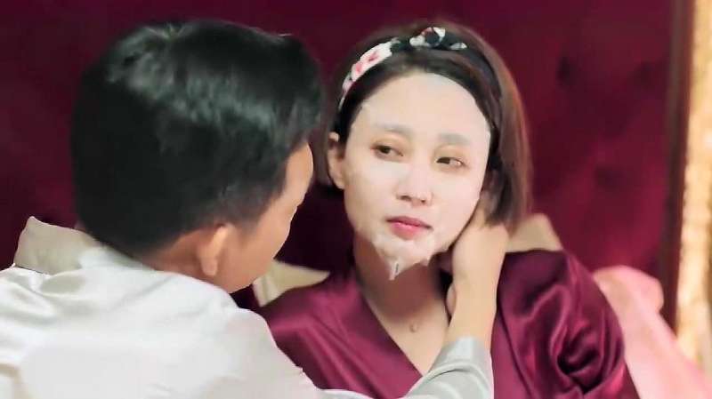 老夫妻甜蜜二人世界,不料被儿子破坏了,太逗了