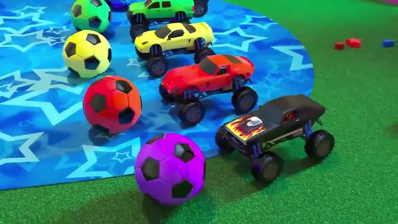 彩色小汽车撞飞彩盒,打开出现彩色形状模型,更换新颖轮胎真有趣