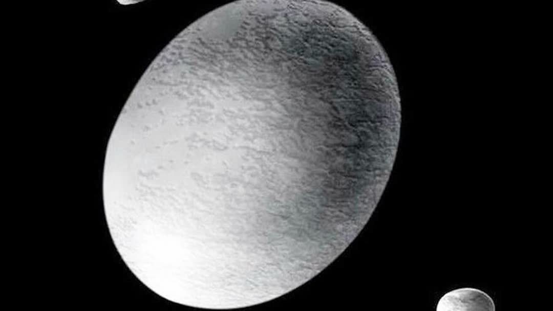 这颗星球自转一周仅需4小时,其上还隐藏着巨量的冰块