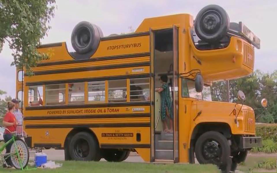 “最安全”校车?上下完全对称,翻车了也能开吗!