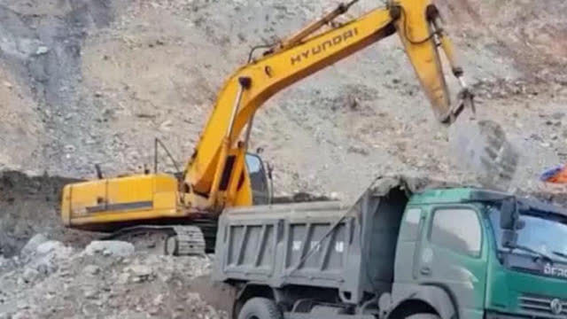 挖掘机连续旋转360度,油管为什么没有缠绕?全靠这个小零件