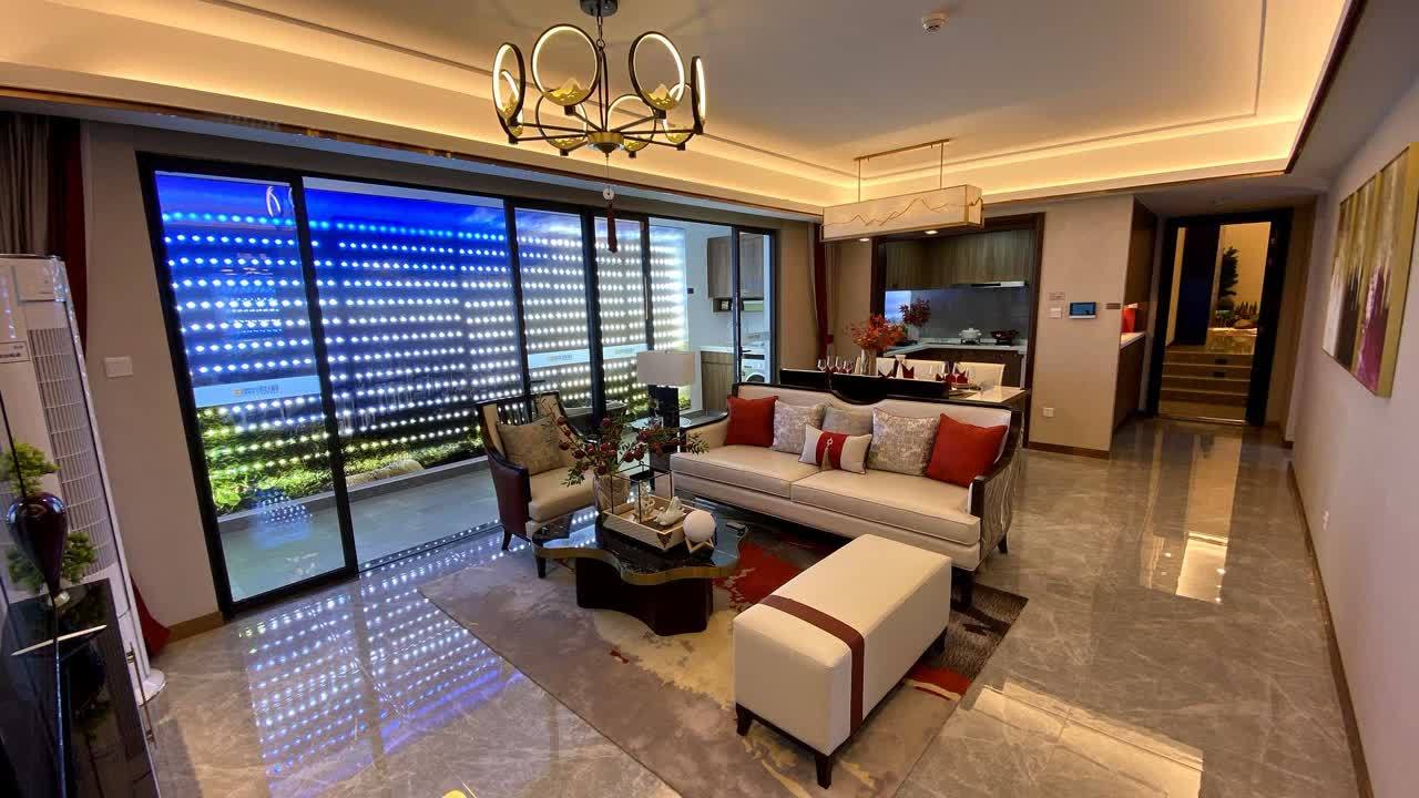 实拍:金湾区125平装修四房,大横厅的设计让整个房子采光很敞亮