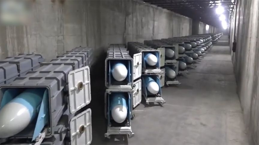 伊朗公布新导弹基地,各型导弹成排堆满基地内部