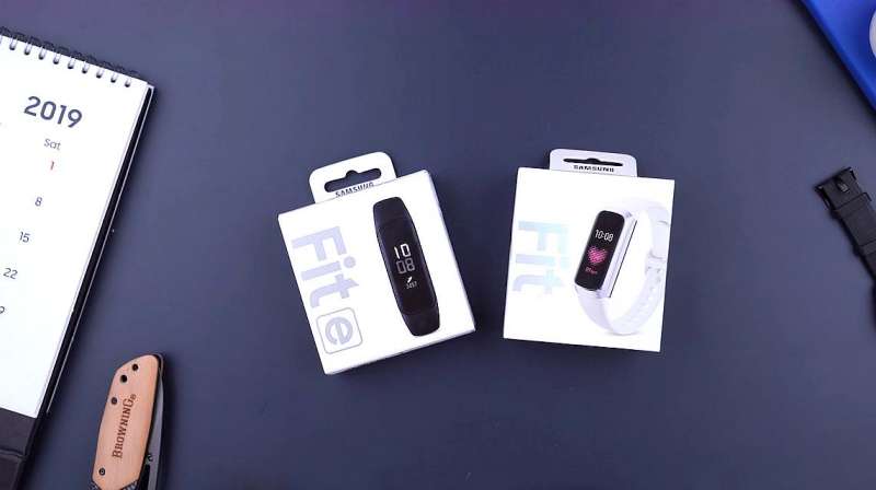 三星Galaxy Fit轻巧智能手环开箱评测,小米看到了表示压力很大