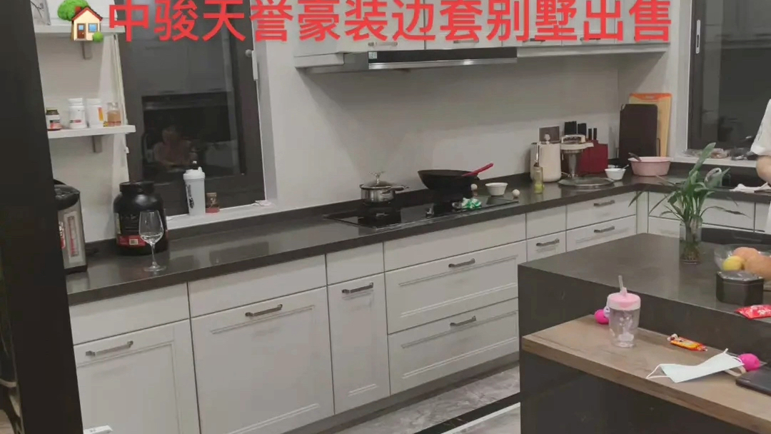 ...室2层 共6层 买进2500万 装修花费1200万 花园210平 带电梯,价格美丽