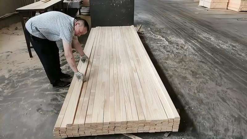 有节辐射松木方建筑工地方木实木大板新西兰木材烘干板松木板材