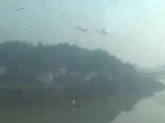 (车厢视角)乘坐K458次列车通过衡山铁路桥