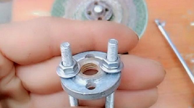 老师傅自制角磨机拆卸工具,简单好用,真厉害!