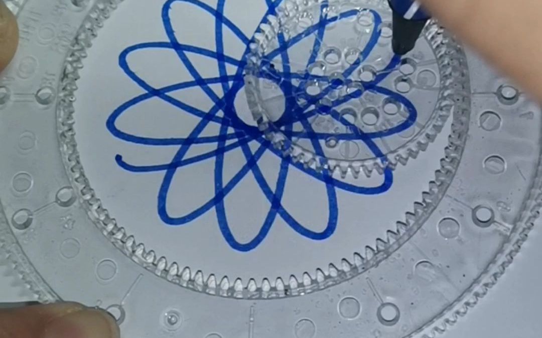 神奇的万花尺,能画各种漂亮的线条图案,画起来非常简单