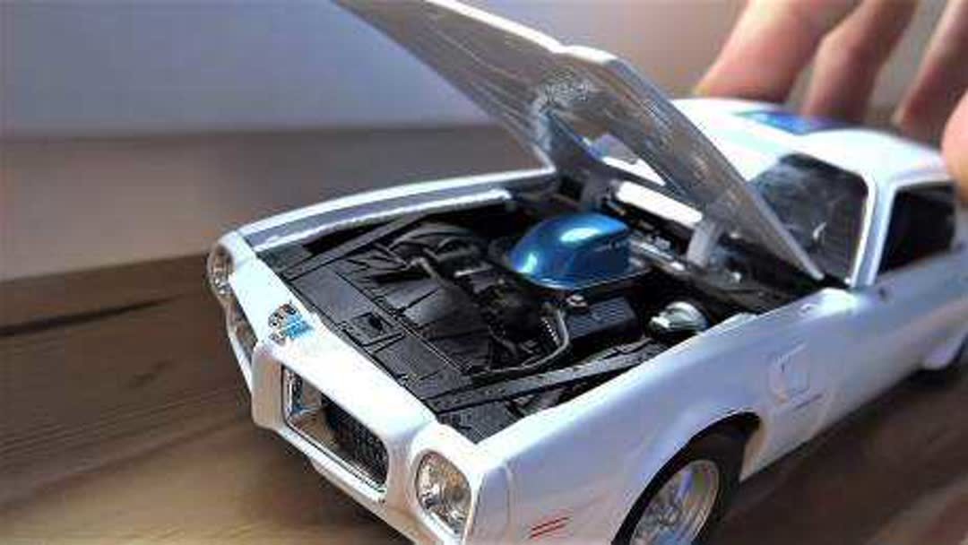 汽车模型玩滑滑梯