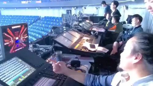 天猫双11狂欢夜,灯光师和音响师要听从宋小宝的安排,也是够有排面!