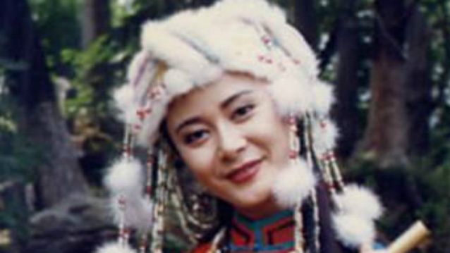 西藏公主初次在北京天桥套圈,十个铜板个个中,老板快哭了