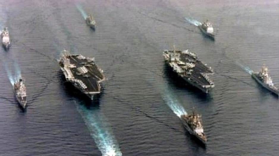 美双航母地中海秀武力,对俄发出前所未有威胁!俄核潜艇随时待命