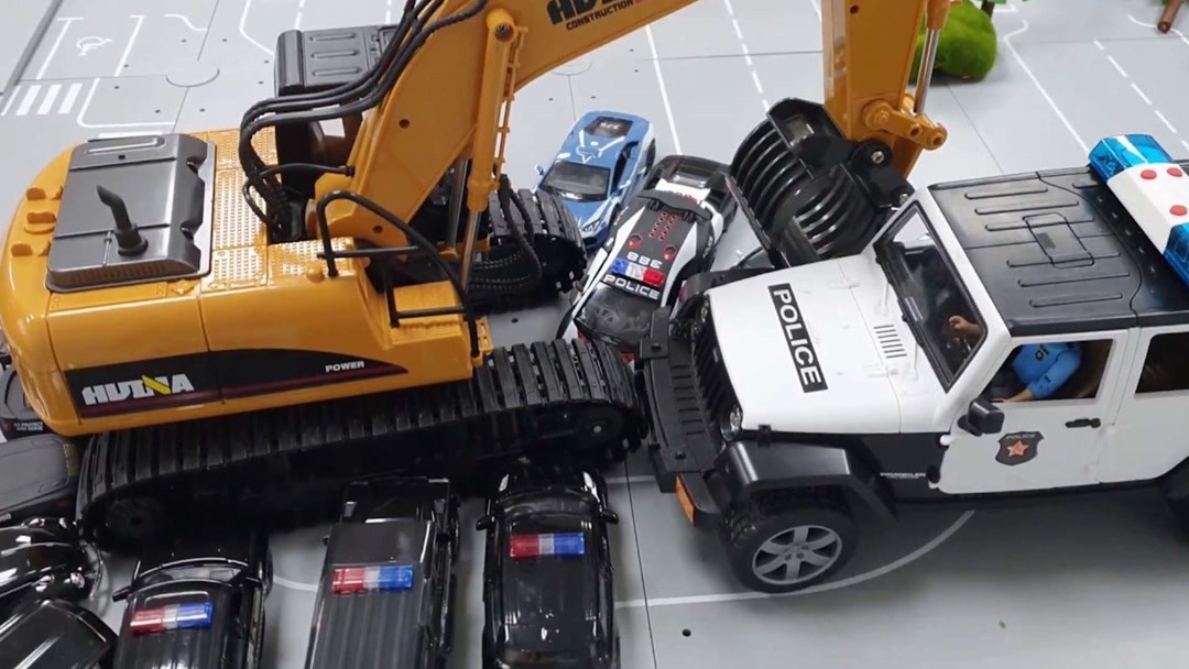 汽车世界之工程车救援队 第44集 组装玩具救护车