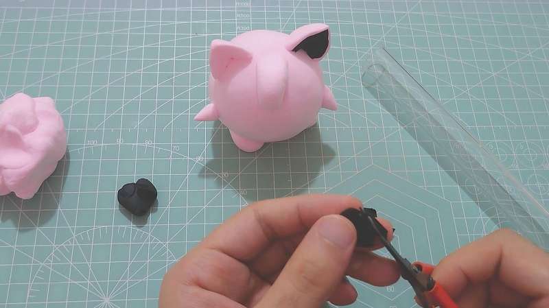 用超轻黏土捏一个精灵宝可梦的胖丁,圆滚滚萌萌哒