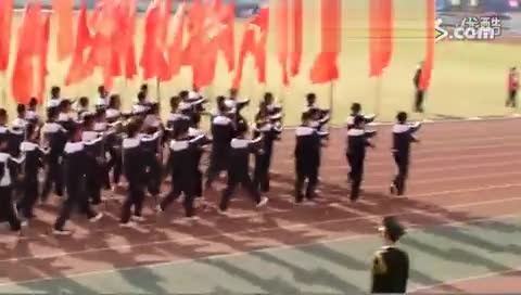2013年郑州大学校运会入场式之国旗护卫队入场 视频
