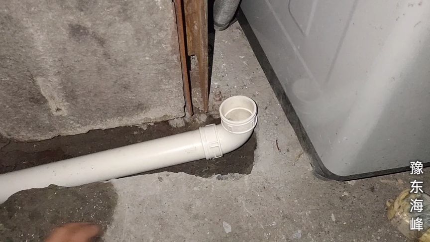 晚上帮朋友做的排水管,朋友说你这技术最多算二把刀排水管安装