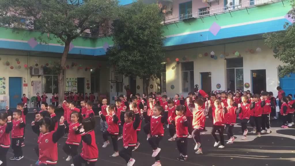 幼儿园早操比赛加油鸭