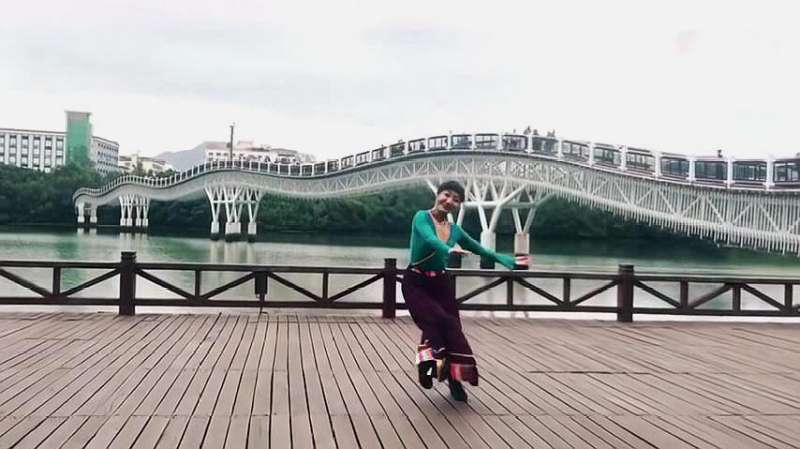 最近这段舞蹈火了,藏族舞《洗衣歌》简单易学,看一遍就学会