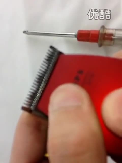 理发器刀头拆卸