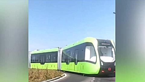 开眼了, 终于看到现实版的无轨电车了!