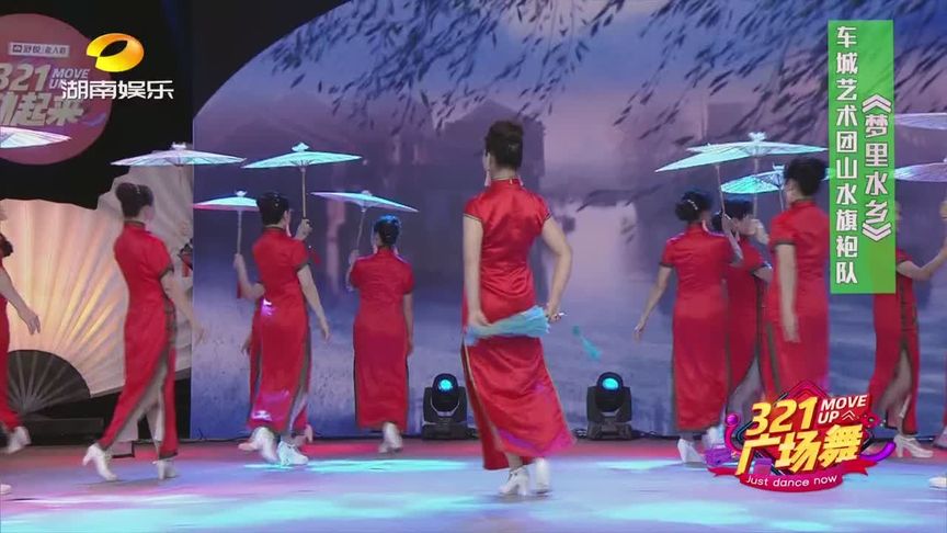 惊艳旗袍走秀《梦里水乡》!仿佛带你回到烟雨朦胧的江南水乡!