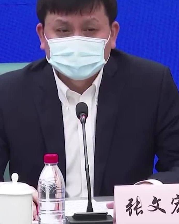 ...张文宏回应称,上海这次流行的是奥密克戎BA.2,传播的力度几乎是...