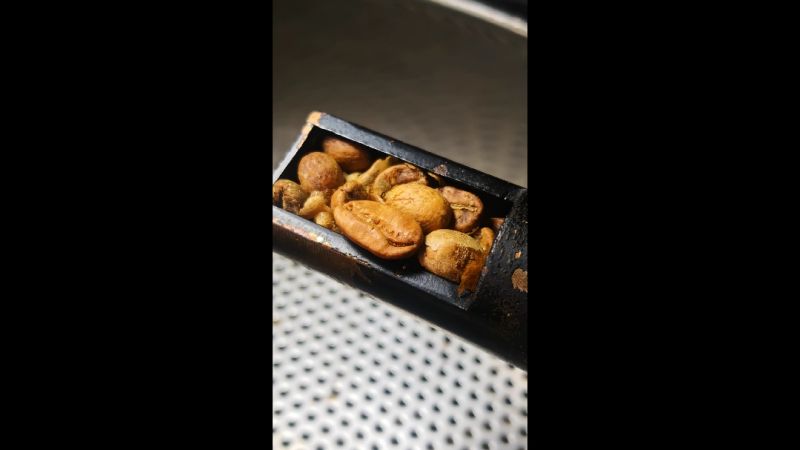 咖啡厅用咖啡豆的烘焙过程