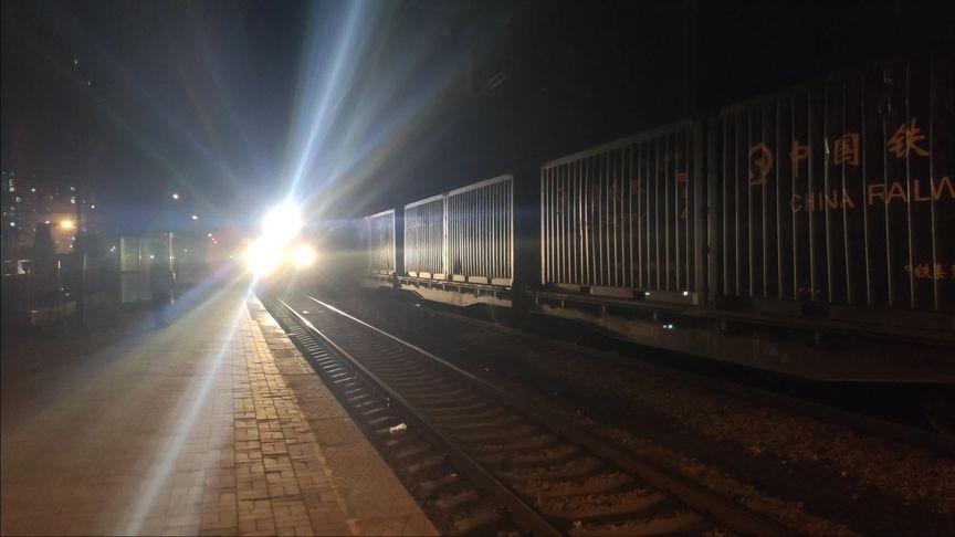 [4K]K1302(满洲里-北京)芦台站四道进站[20201130]