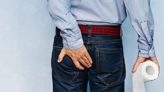 痔疮导致大便带血怎么办?医生建议:可以先用这个方法缓解