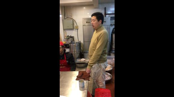 宋师傅亲自主持每天例行的晨会