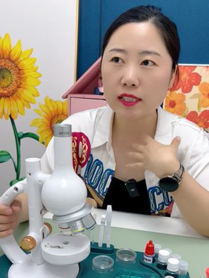 很像学校实验室里的显微镜,还能学着做培养皿也太有意思了吧 #儿童...