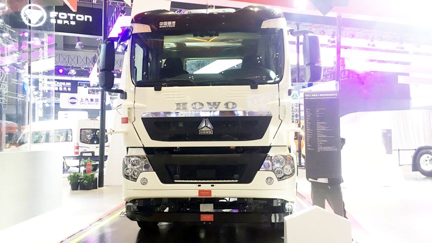 车身全是传感器，这款HOWO纯电动牵引车能让你失业