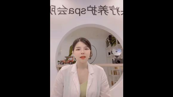 后脑勺白发:肾气不足 肾主管膀胱排尿功能,如果你的后脑勺开始
