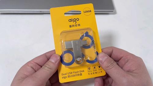 才发现,手机里的照片传到U盘这么简单,不用担心手机内存不够