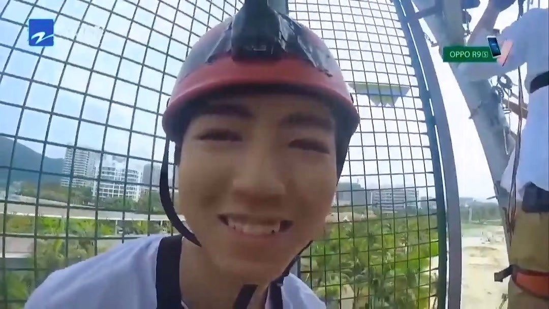 王俊凯果然和张一山“有一腿”,主动帮一山哥按摩,这也太甜了吧