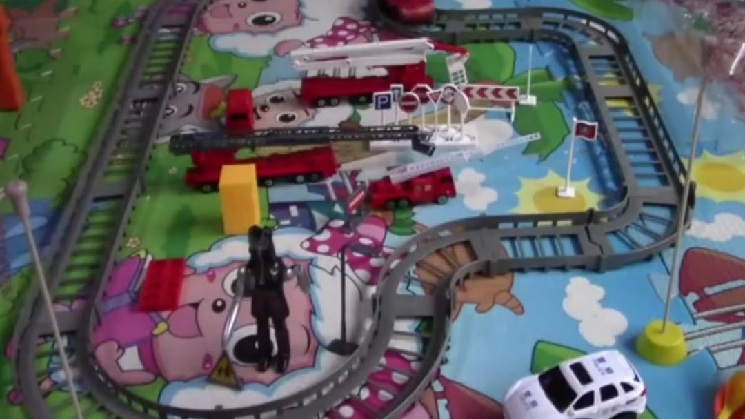 卡通玩具工程车 挖掘机动画表演视频_标清