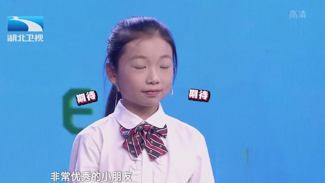 小姑娘普通话真标准,走心朗诵征服全场,是当播音员的好苗子!